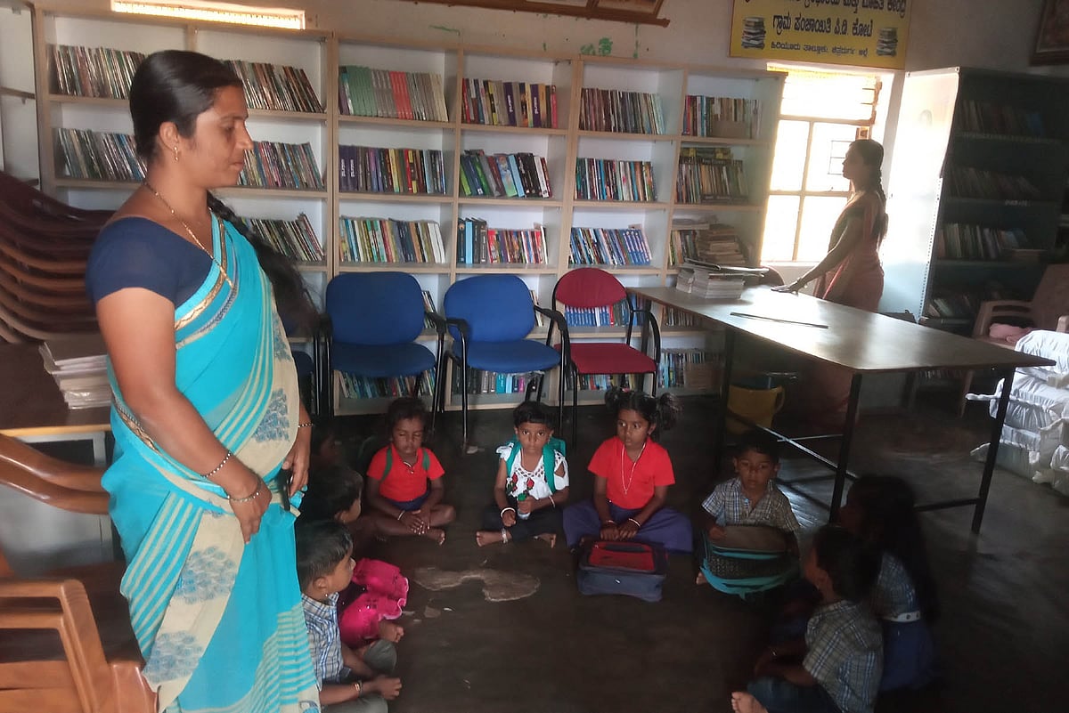 ಧರ್ಮಪುರ: ಒಂದೇ ಕೊಠಡಿಯಲ್ಲಿ ಅಂಗನವಾಡಿ, ಗ್ರಂಥಾಲಯ, ಬಿಸಿಯೂಟ ಕೇಂದ್ರ