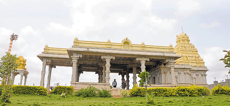 ಬಾಗಿಲು ತೆರೆದಿದೆ ಕಾಗಿನೆಲೆ ಕರೆದಿದೆ